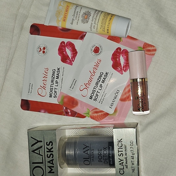 OLAY | Skincare | Beauty Bundle Lip Masks Face Mask Lip Gloss Cleansing ...